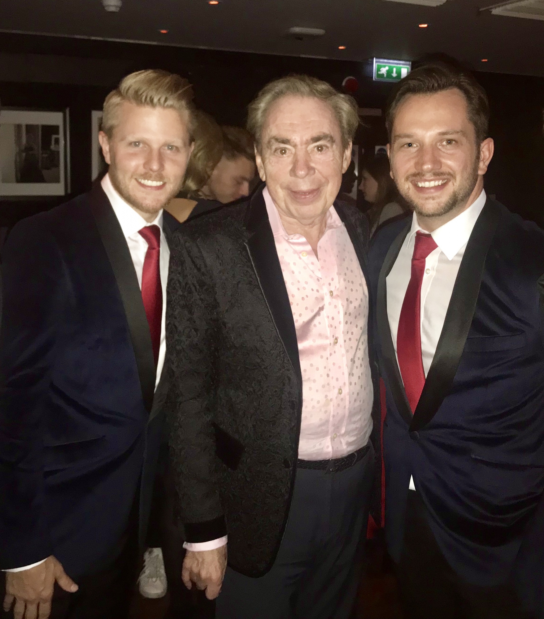 HOME | Simon Schofield